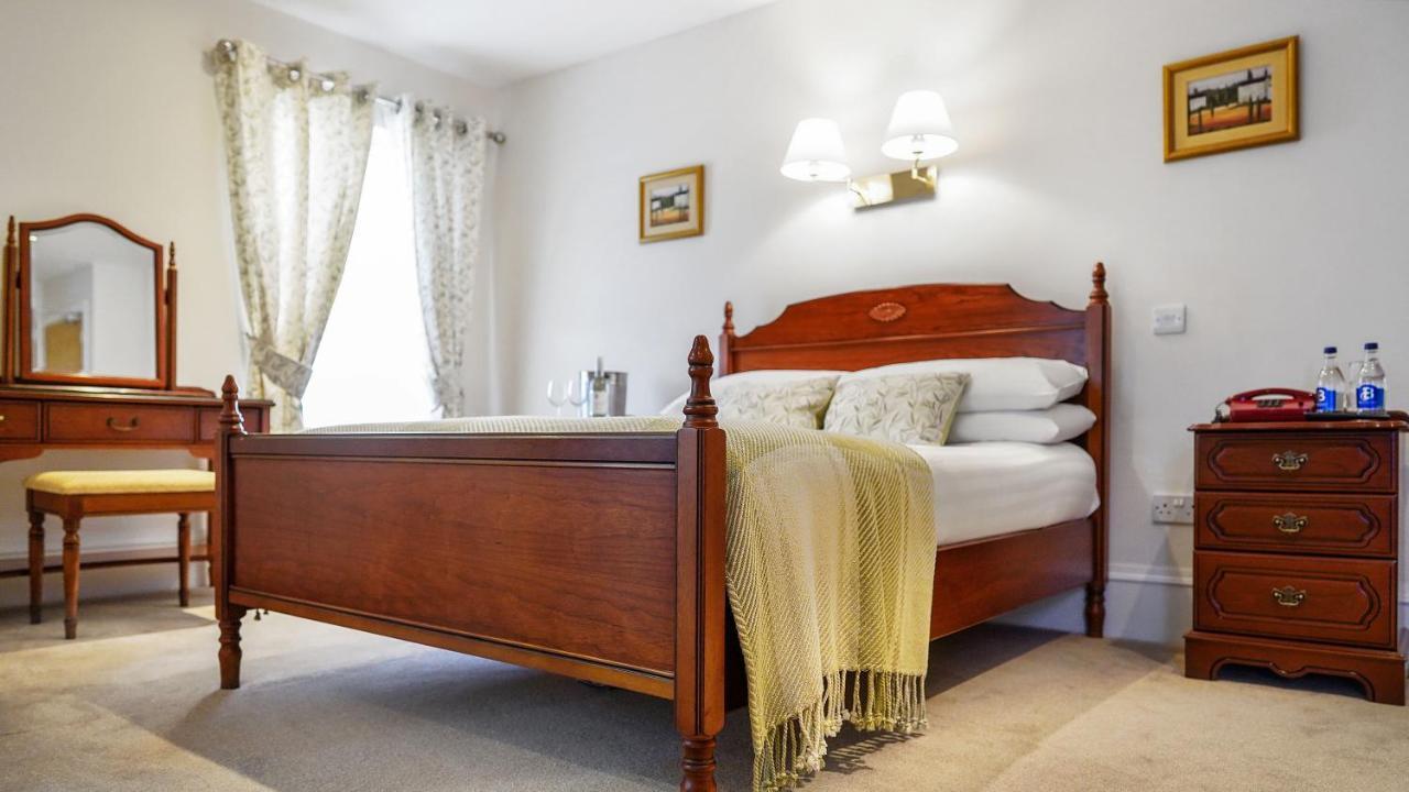 Tully's Hotel | Top 100